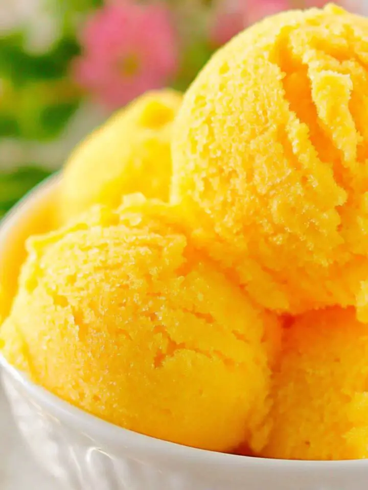 5-Minute Mango Strawberry Smoothie - Perfect & Nutritious